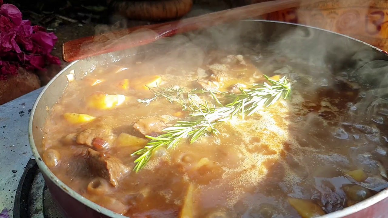 The stew for the Yorkshire Pudding - YouTube