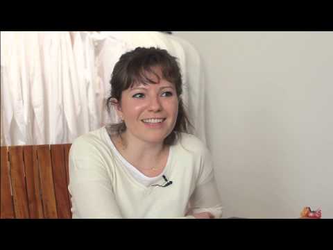 Tunik şeklindeki beyaz gömlekler nasıl kombinlenir?