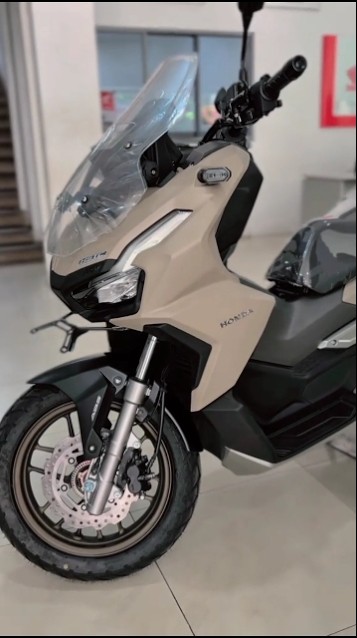 2025 HONDA ADV 160 TOUGH MATTE BROWN - YouTube