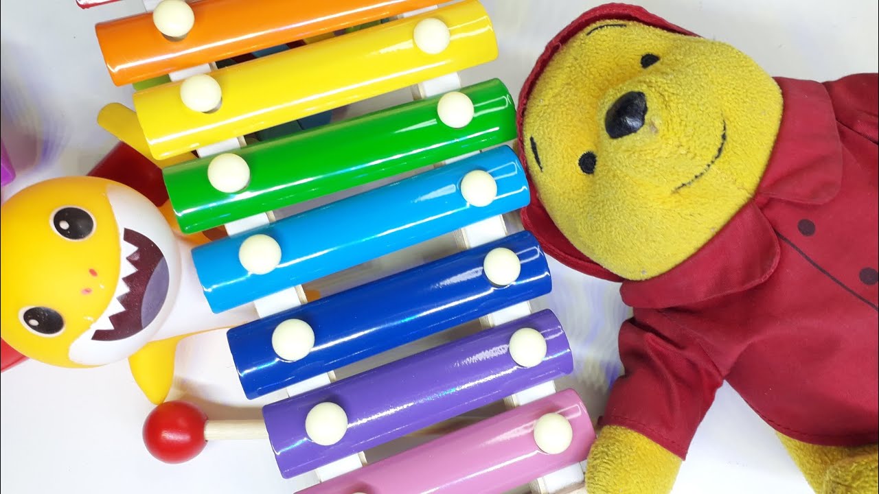 Baby Shark And Winnie The Pooh Playing Music Rainbow - YouTube