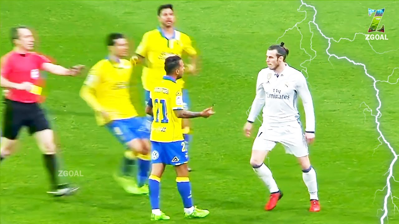 Angry Football Players Fighting Moments - YouTube