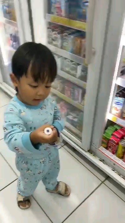 Ryu Kali ini jajan yang warna ungu... #trendingshorts #lucu #trending - YouTube