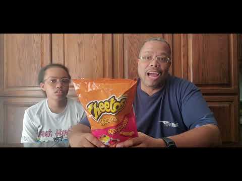 Chicago Pizza 🍕 Cheetos Review - YouTube