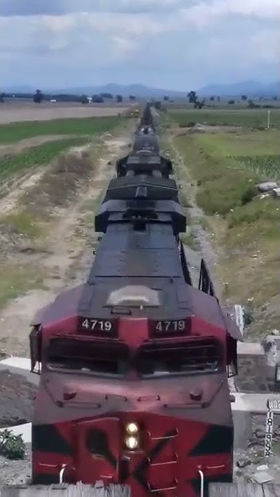 Ferrosur ES44AC - YouTube