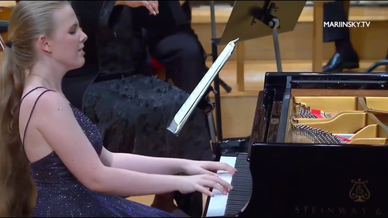 Eva Gevorgyan (16 yo)/Valery Gergiev Grieg piano concerto in A minor ...