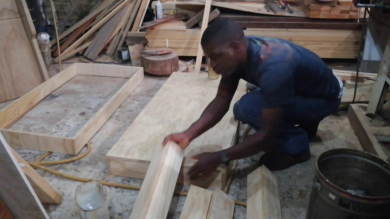 how to make a infeed table - YouTube