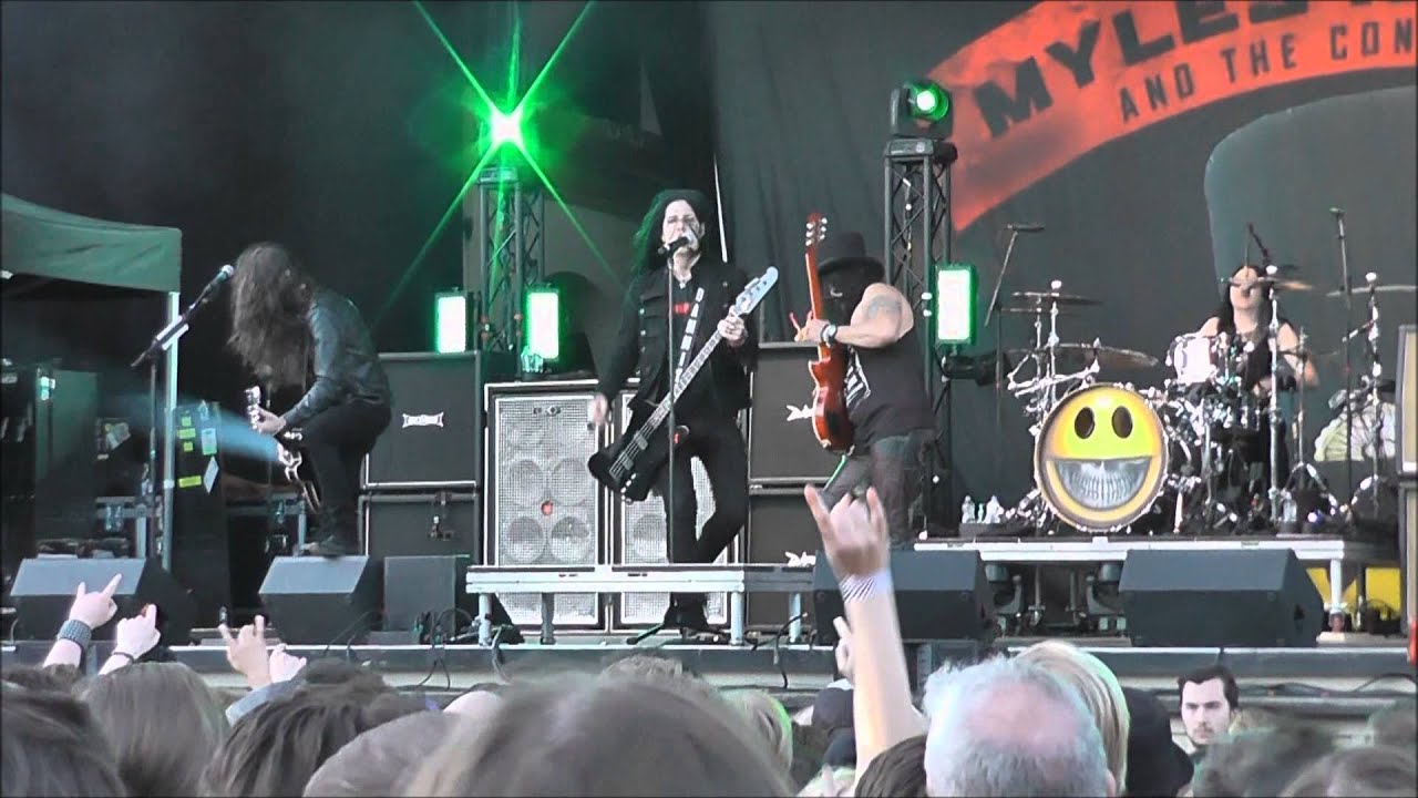 Slash feat Myles Kennedy & The Conspirators - Doctor Alibi (Live@Gröna ...