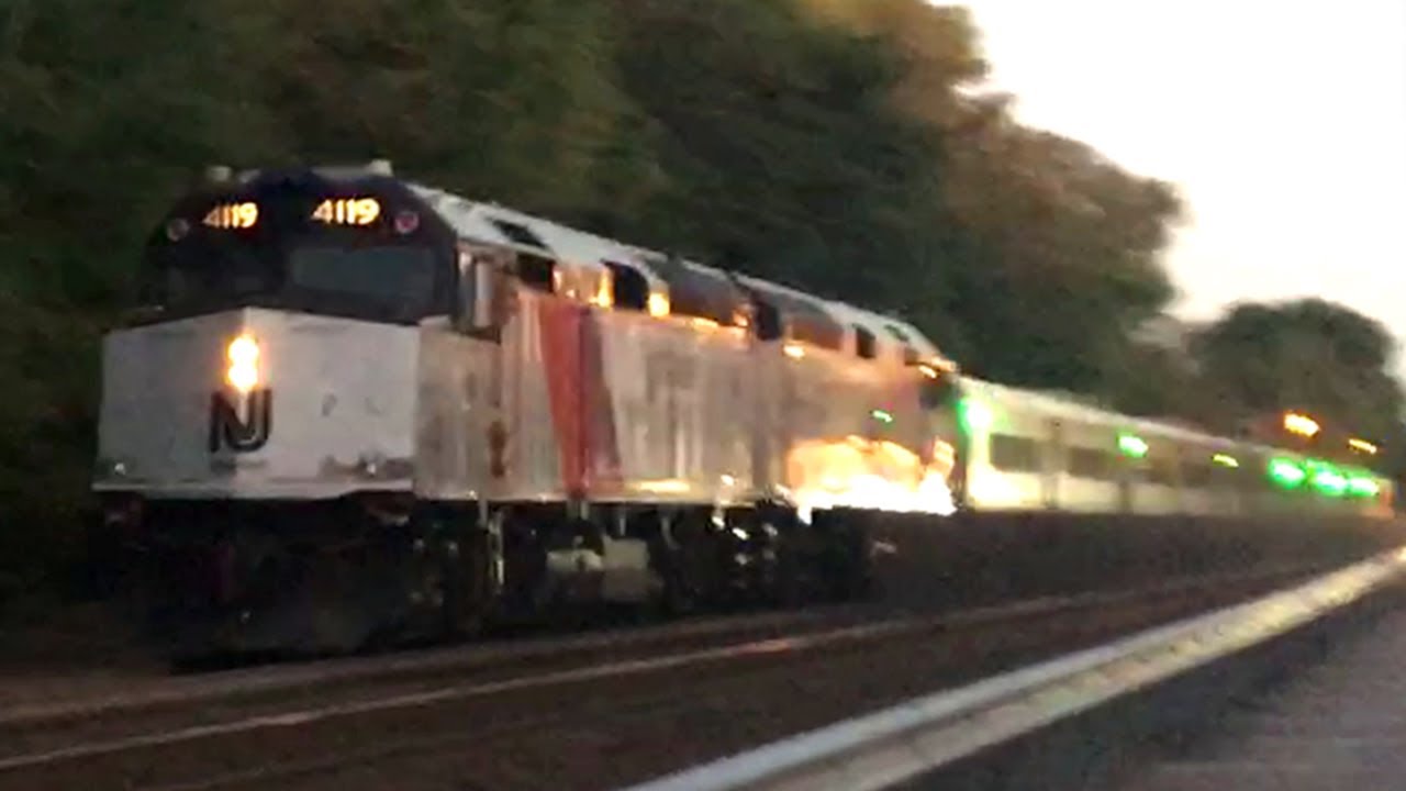 NJ Transit F40PH-2CAT Double Header, a Meet and More - YouTube