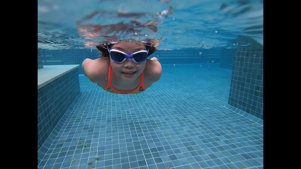 Sprint Underwater view streamline and freestyle - YouTube