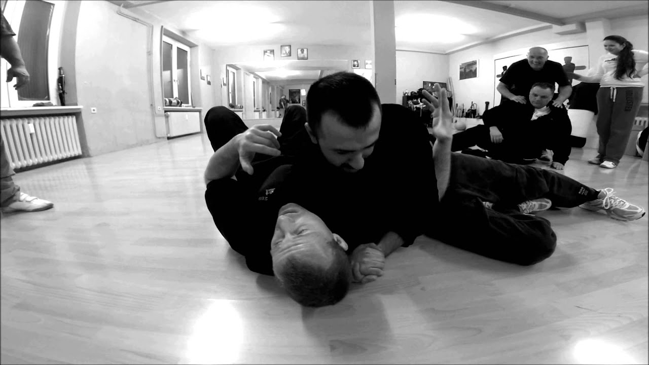 Verteidigung aus der Bodenlage - YouTube