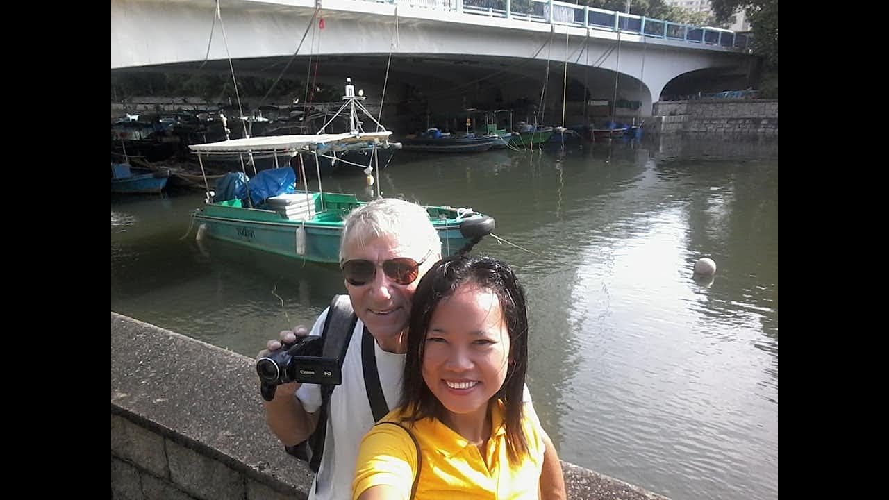 EXPAT CHOOSING TO LIVE IN THE PHILIPPINES - YouTube