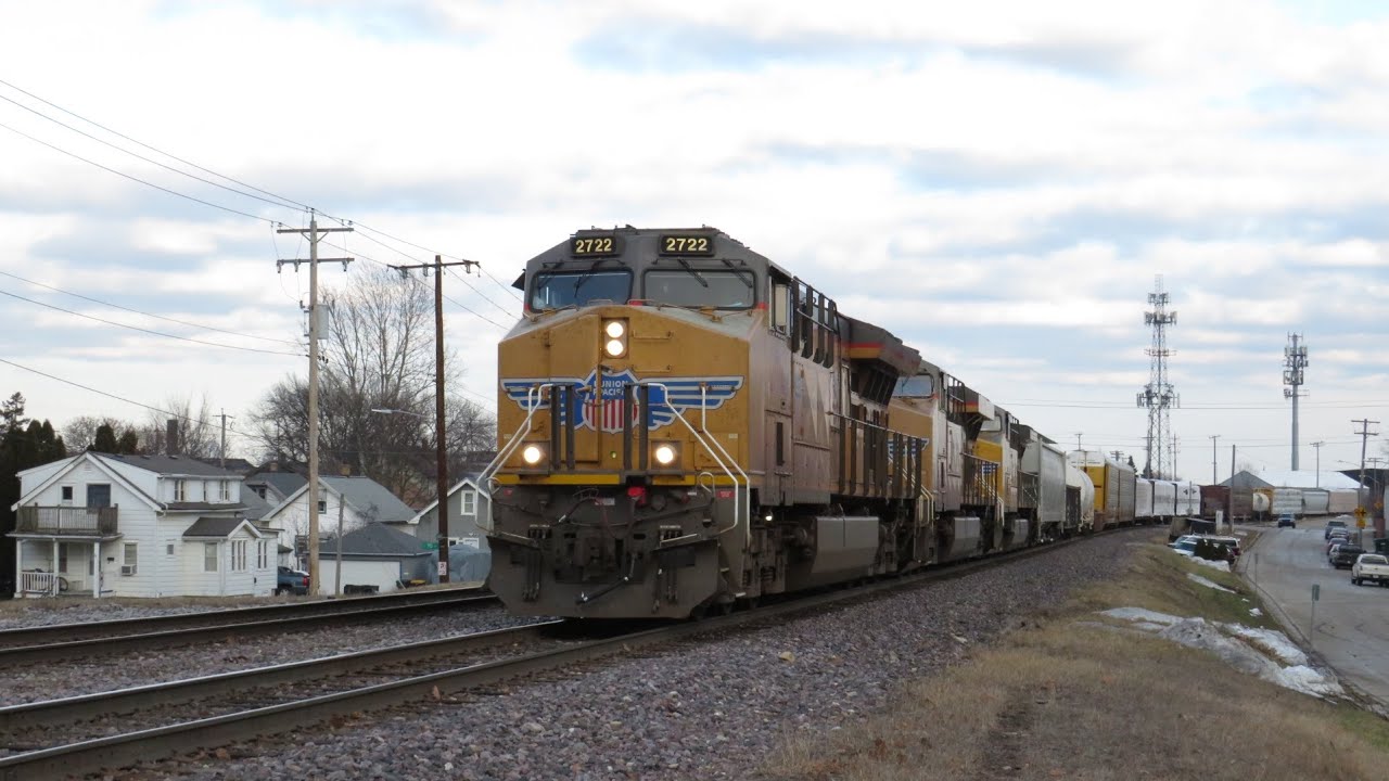 UP 2722 leads MCHAL past 71st Street on the Union Pacific Milwaukee Subdivision|2/8/24 - YouTube