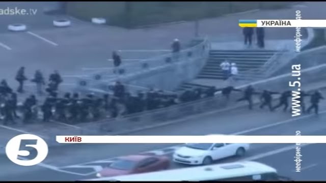 Euromaidan - Riot police mass escape from Kiev Ukraine - YouTube