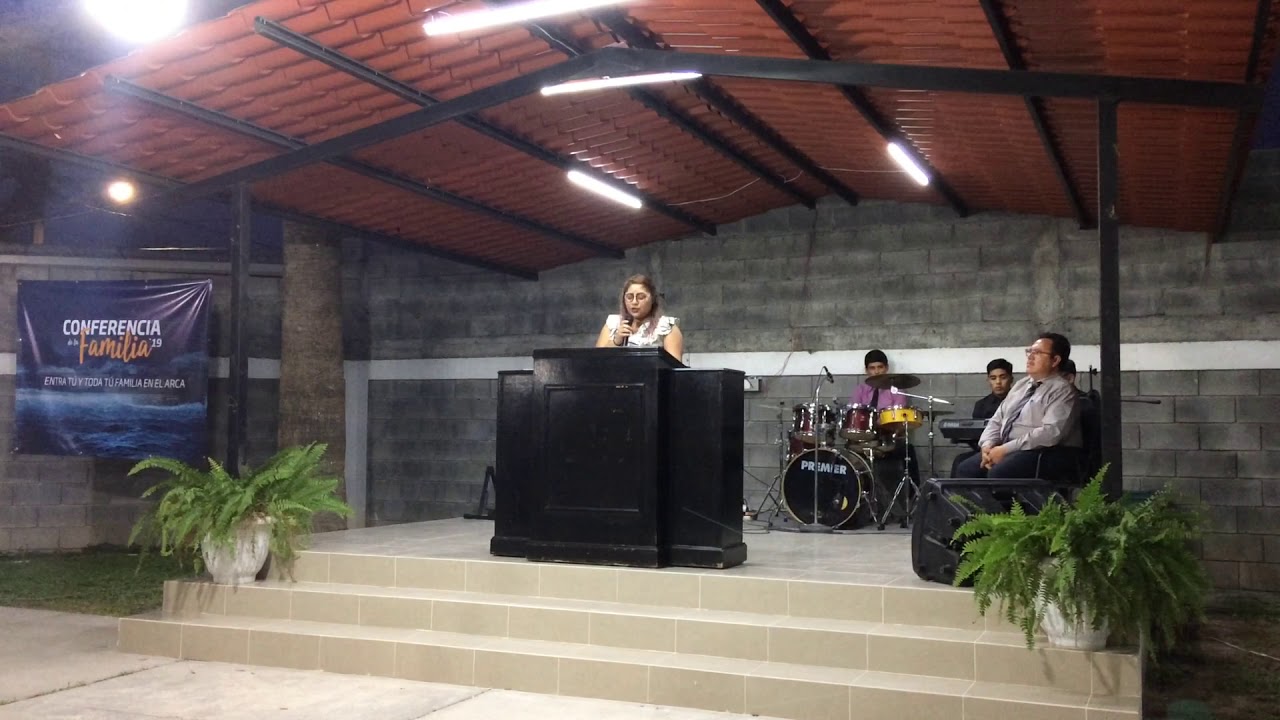 Vane Sánchez canto especial. - YouTube