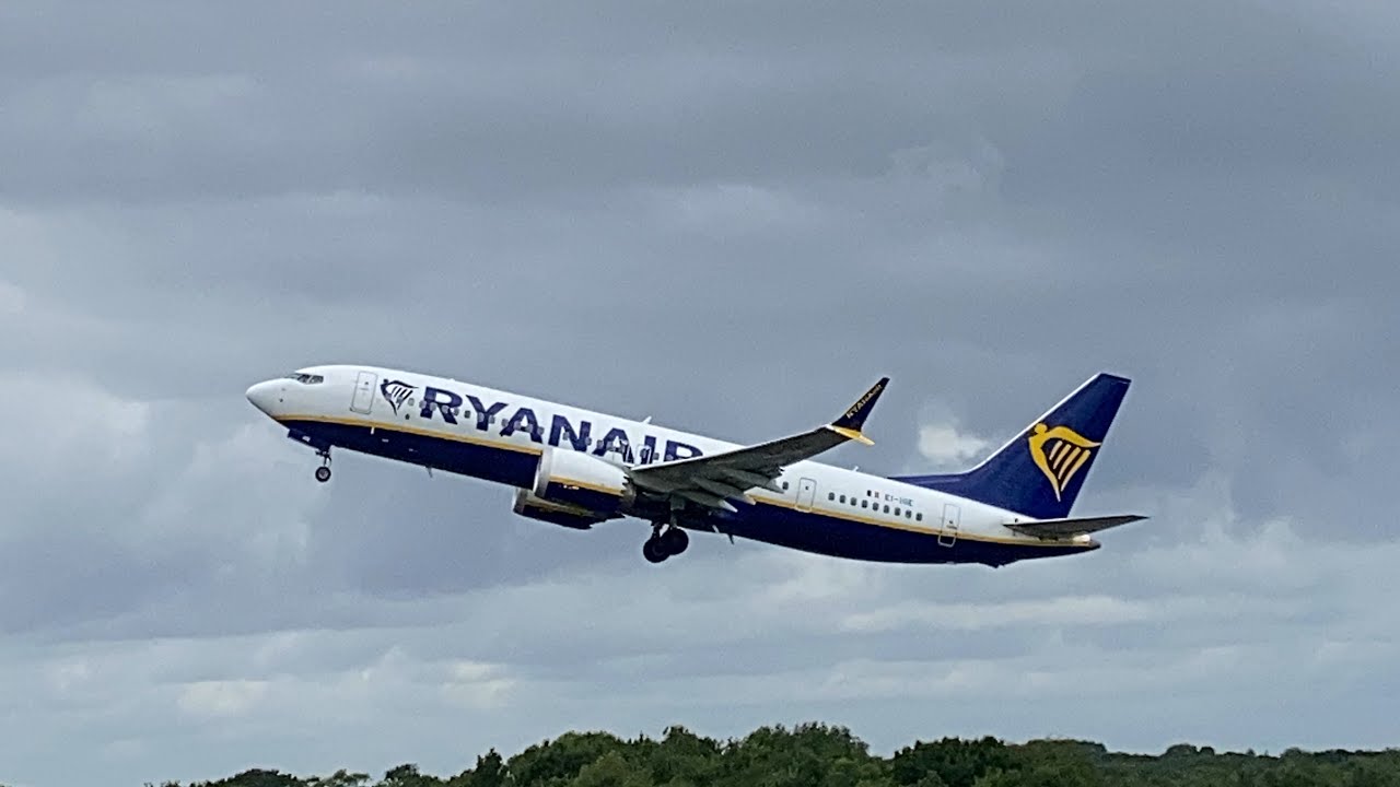 Ryanair 737 headwind takeoff from Manchester Airport - YouTube