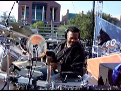 Steve Potts making it funky - YouTube