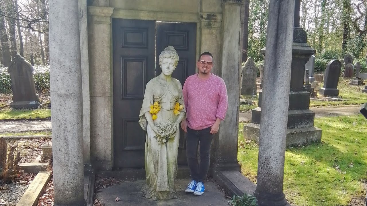 "Ethel at the Gate". The Famous Grave of Ethel Preston. Lawnswood ...