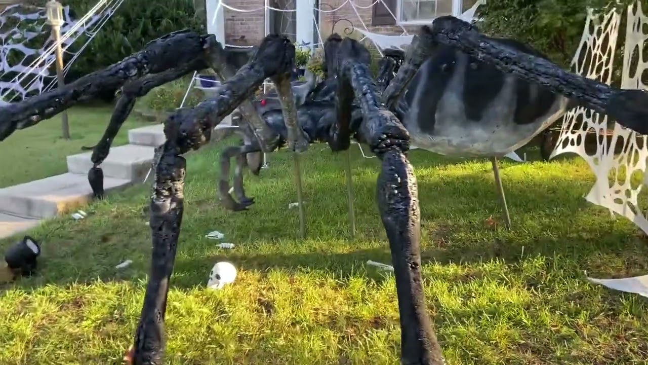 Giant Halloween Spider - Expanding Foam and pvc pipe - YouTube