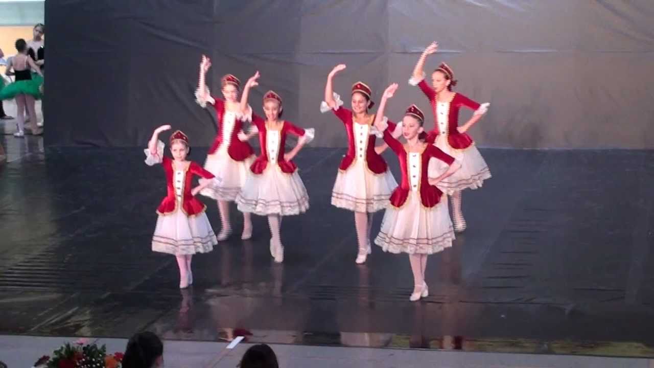 Performance - Dança Russa - Ballet Grupo - 22/05/2011 - YouTube