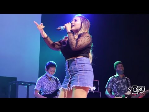 FETA FERNANDA  ATAS BAWAH GEDE ~ LAYANG DONGO RESTU