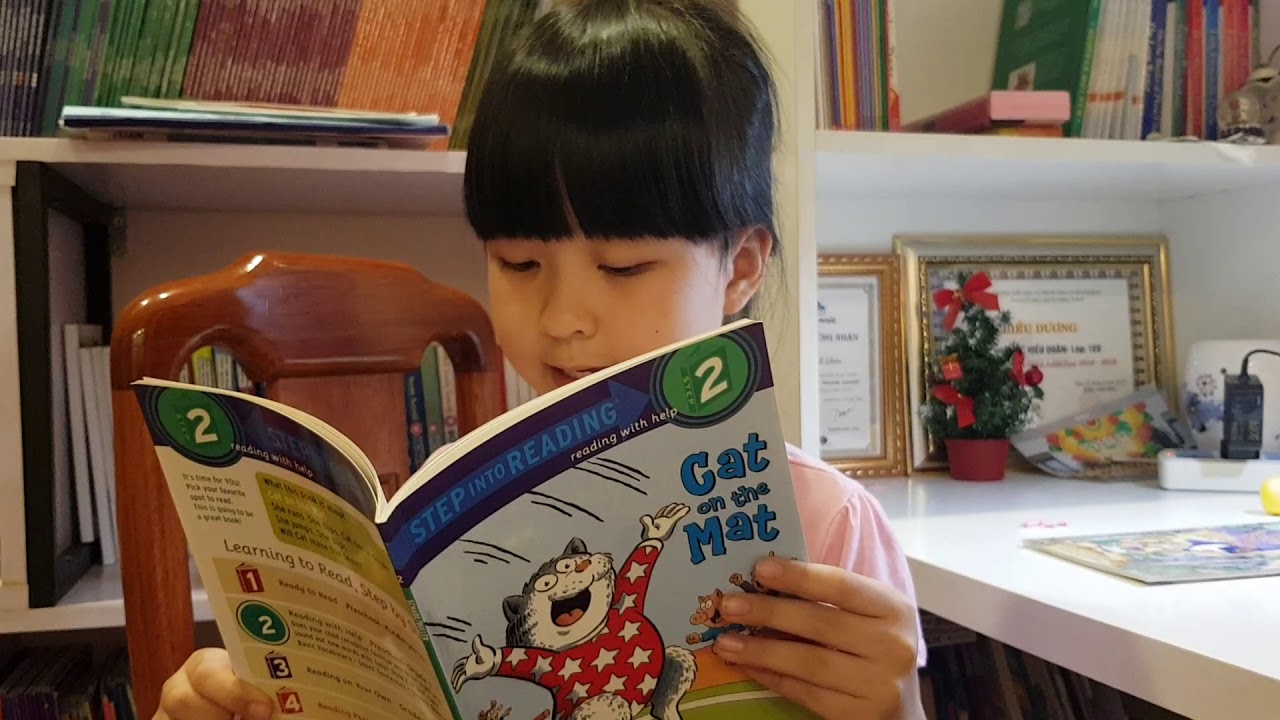 Minnie's reading- step into reading- cat on the mat - YouTube