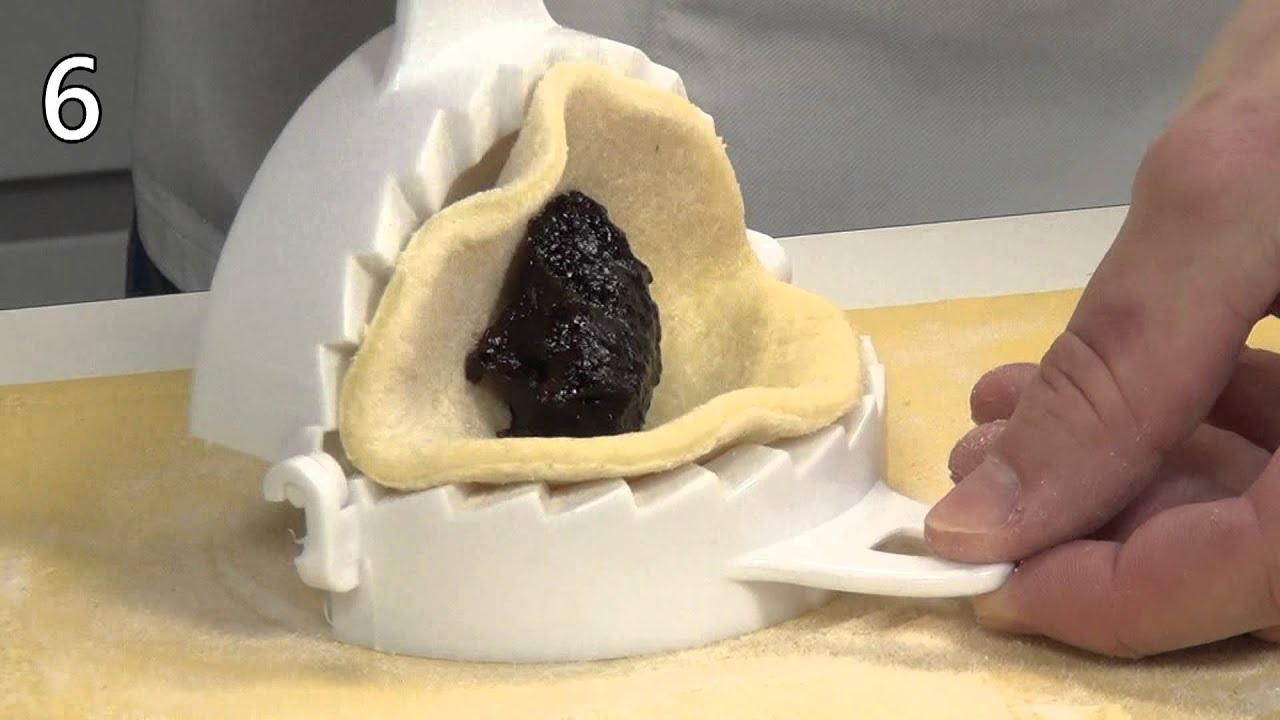 Plum jam pockets with grated gingerbread - YouTube