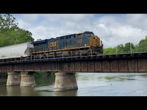 M326-15 with CSX #3105 + CSX #826 and 87 freighr cars - YouTube