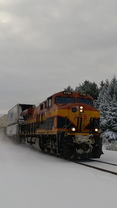 K3LP HORN! KCS 4788 leads CPKC 119 - YouTube