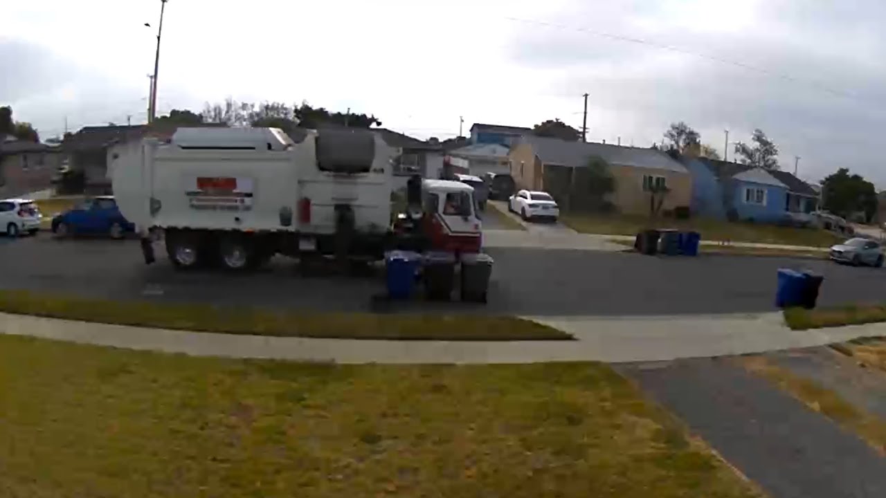 UWS auto reach auto car truck 408 on mixed waste. - YouTube