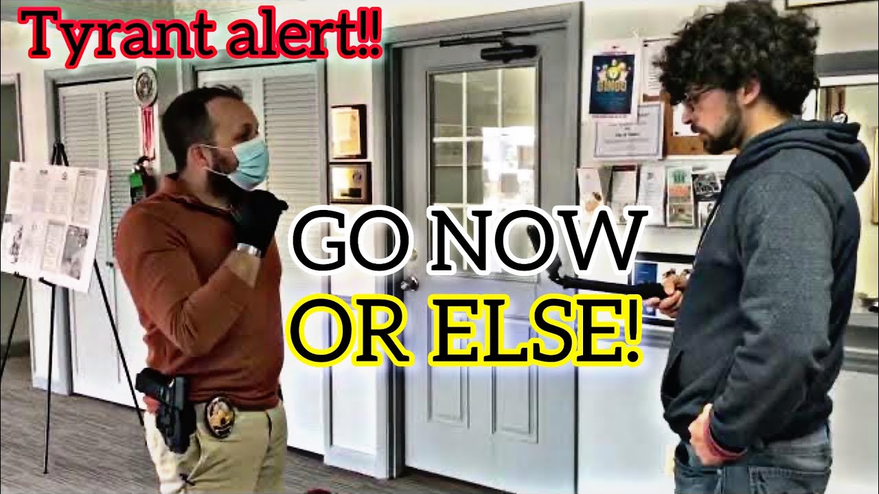 1st amendment audit FAIL! federal snitch Calls Police! - YouTube