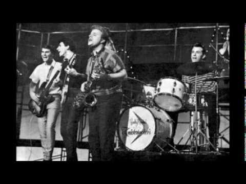 The Knickerbockers ☆ What Does That Make You - YouTube