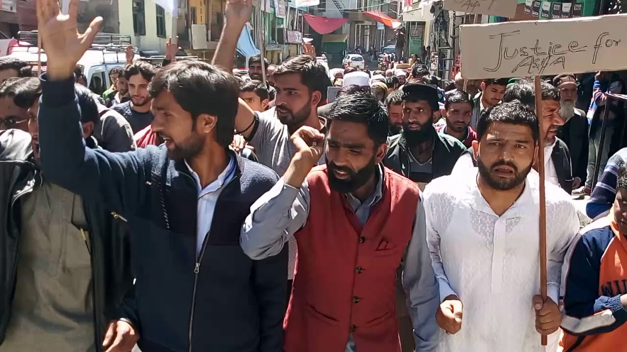 Asifa murder case: People holds protest against Bar Association Jammu ...
