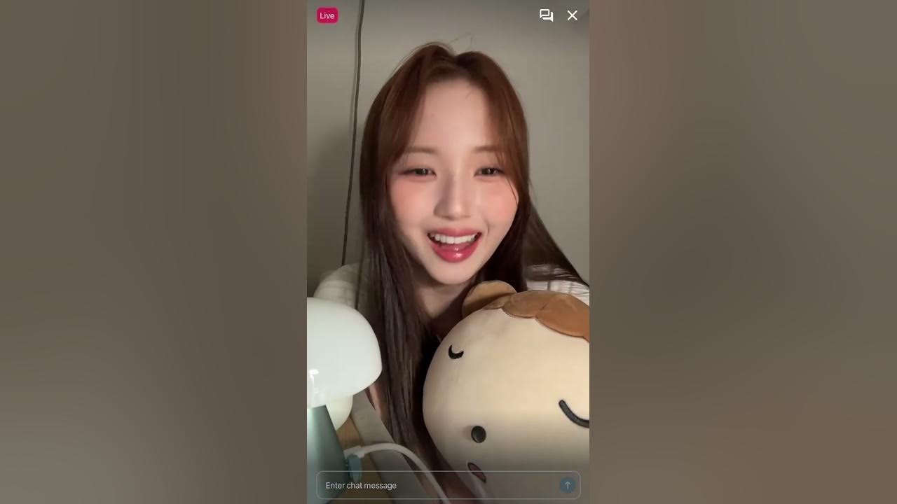 [ENG SUB] 250625 tripleS's Jiwoo 4th Cosmo Live - YouTube