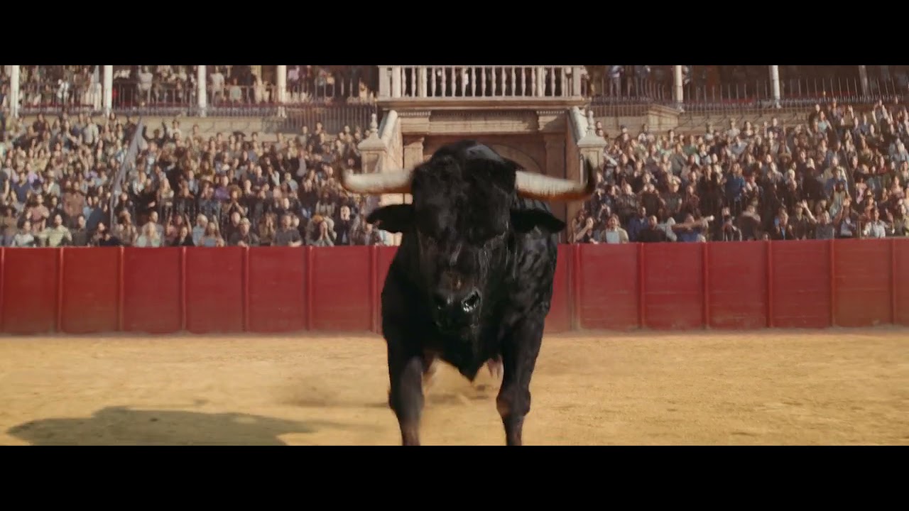 Red notice movie funny bull fight scene in Hindi new movie 2021 - YouTube