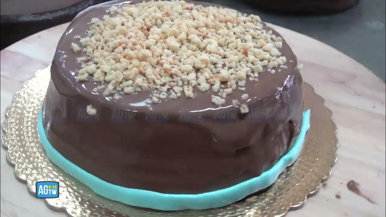 Napoli, nasce la torta Osimhen: l'omaggio di una pasticceria al bomber - YouTube