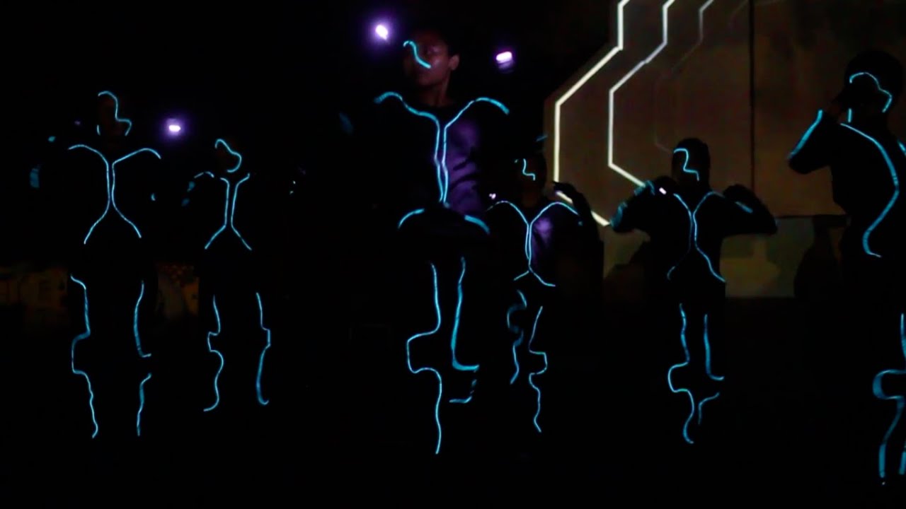 El Wire TRON Dance Performance - IDE ART 2015 - YouTube