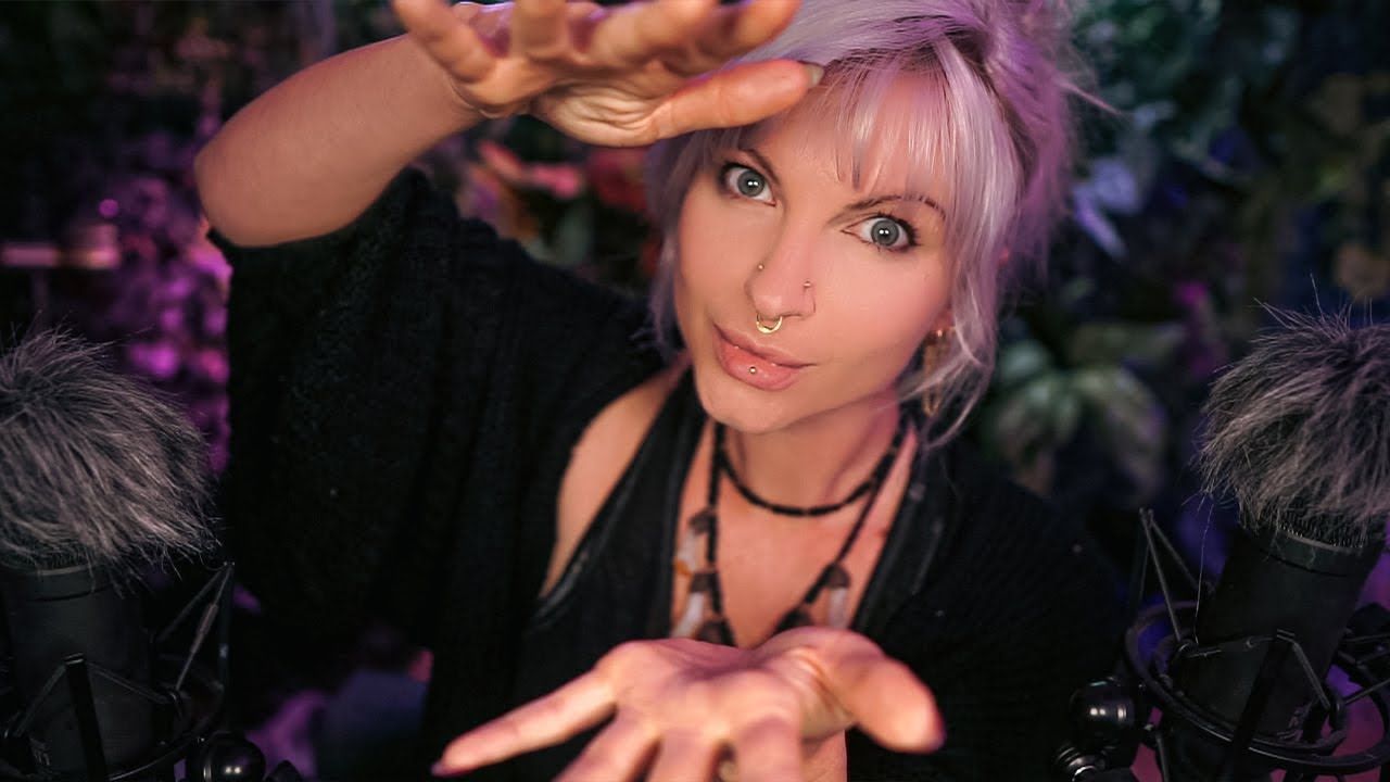 ASMR Humming you to sleep, hypnotic hand movements , fluffy mics. super ...