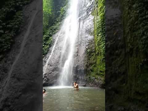 Mandi diAir terjun Muria kudus