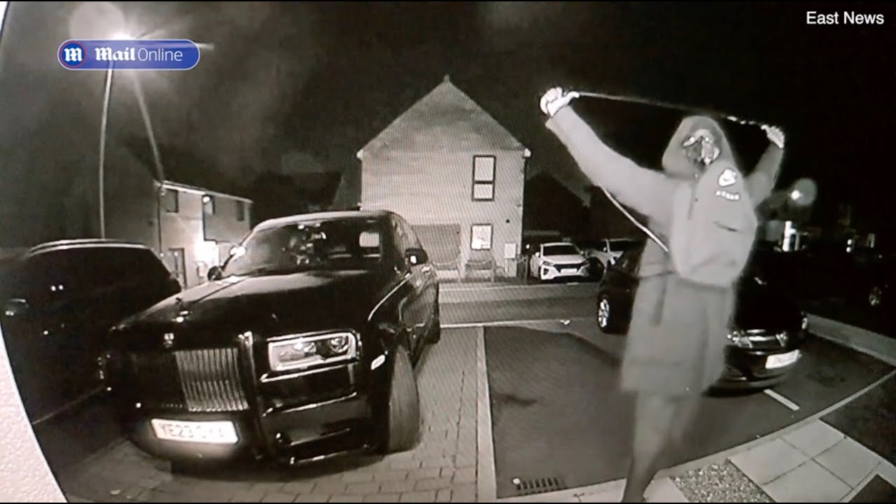 Keyless Car Theft Caught on CCTV: Rolls-Royce Cullinan Stolen in Less ...