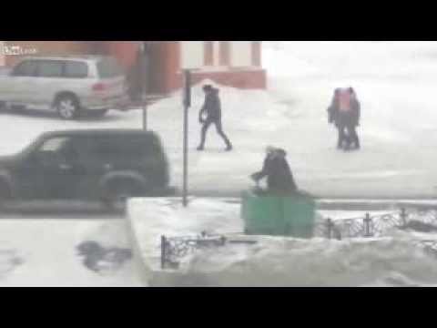 Wind vs people - YouTube