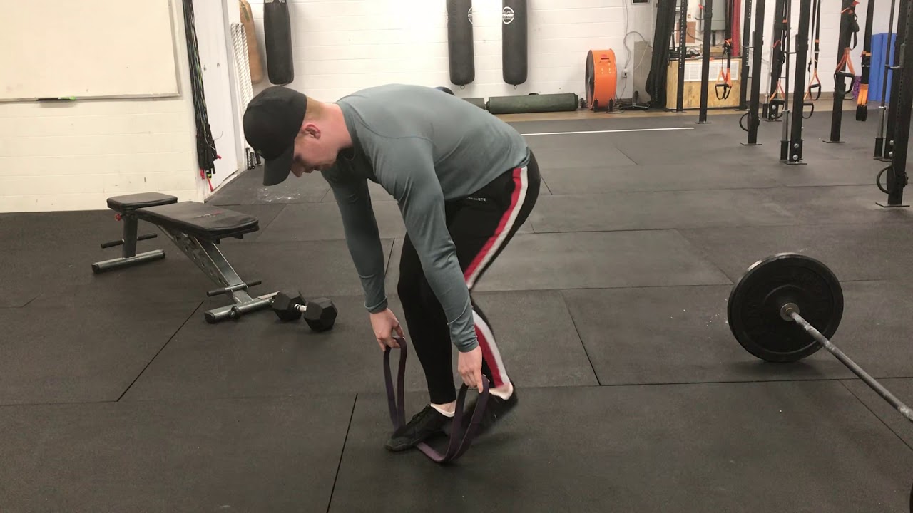 standing banded row - YouTube