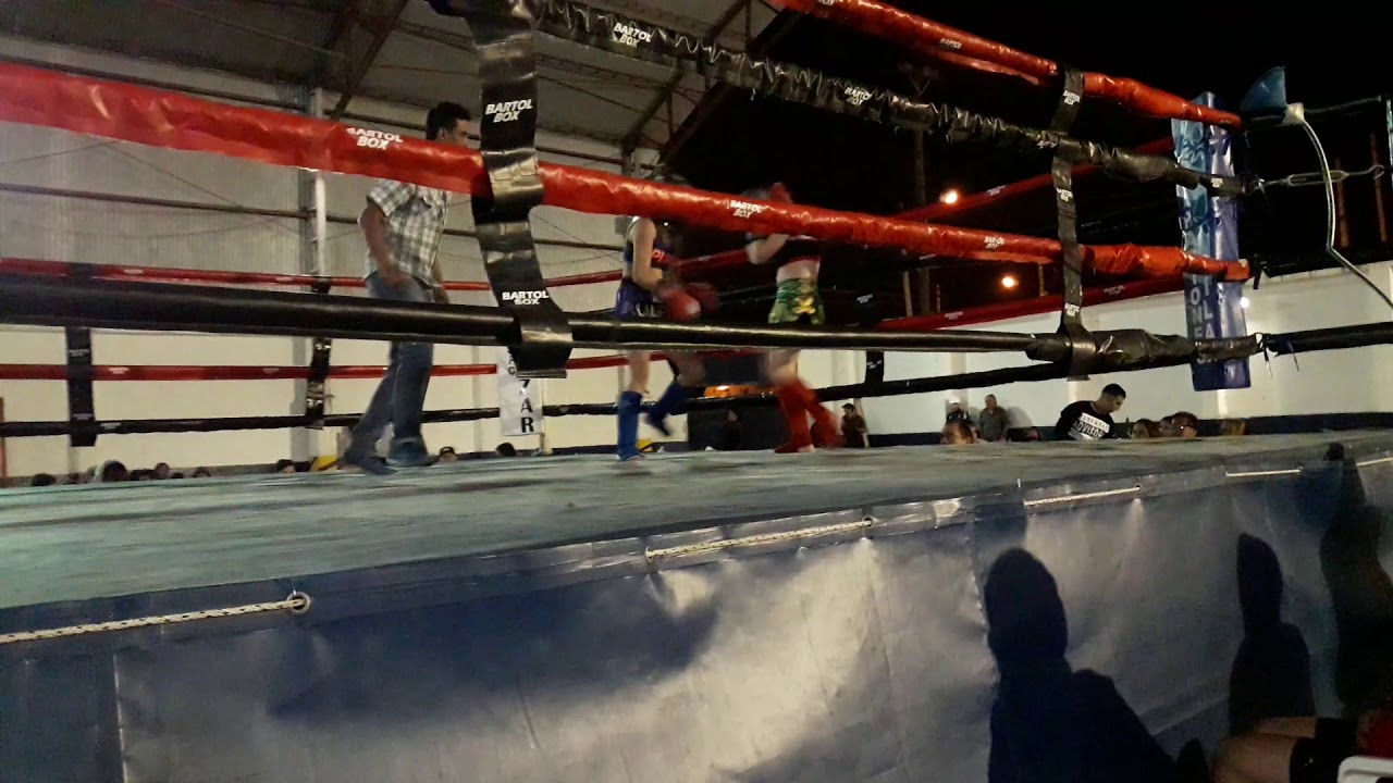 Pelea Antonella Uran kick boxing amateur! - YouTube