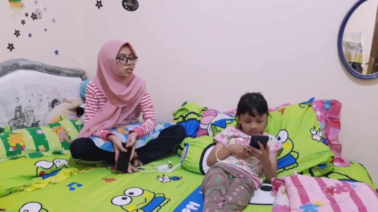 Video Kreatif Ibu Dyah Fitria Dewi and Family - YouTube