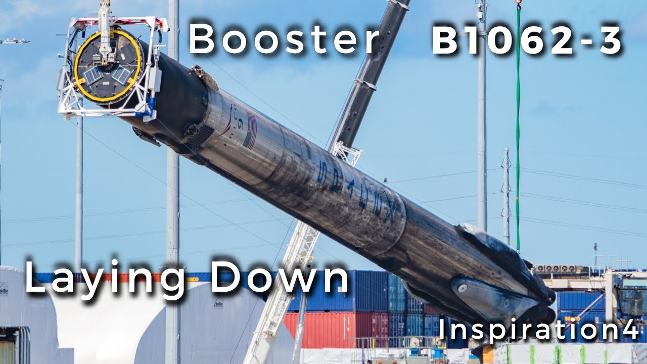 SpaceX Booster B1062-3 Being Lifted From JRTI Droneship - YouTube