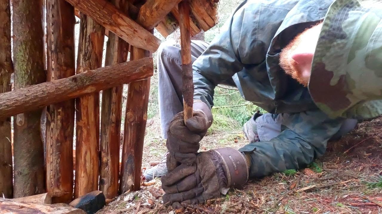 Survival Camp Solo Build | EP:7 - MOSS and STICK wall - YouTube