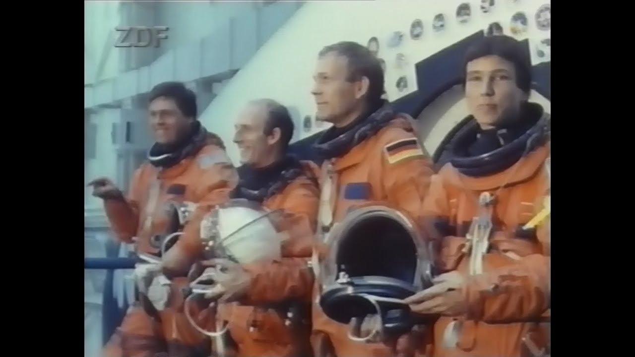 Space Shuttle Columbia STS-55 - Spacelab D-2 (1993) 1/6 Preparations ...