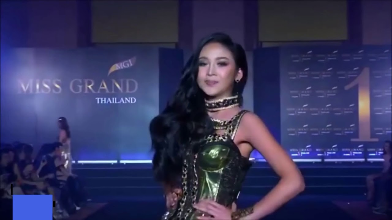 Models Falling Down Compilation--High Heels fall-part-1 - YouTube