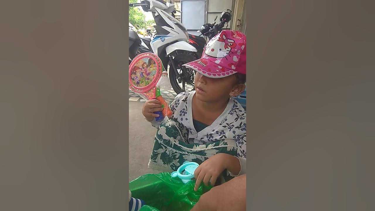 Pulang Sekolah Bantu Orang Tua Jualan Kue Youtube
