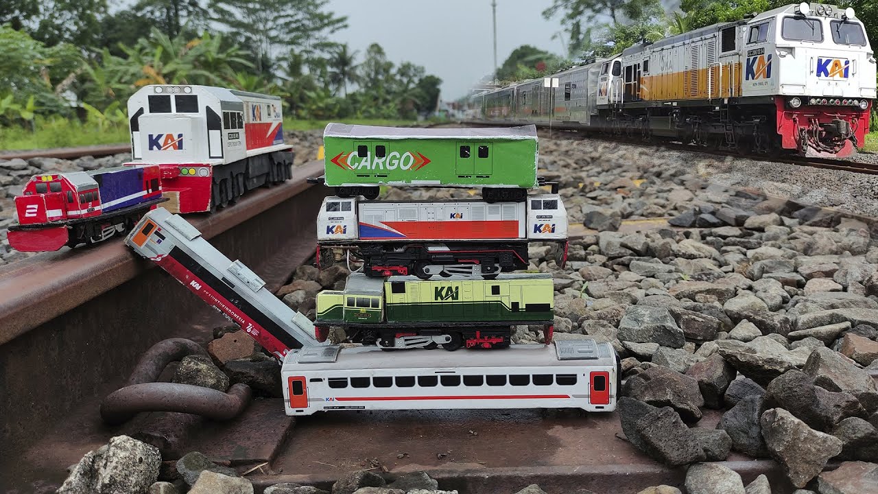 Kereta Api Kayu CC206 Cc201 Dan Cc203 Berkumpul Di Wesel - Review ...