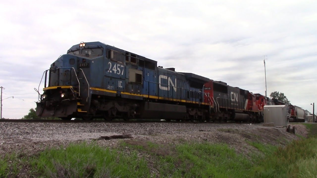 IC 2457 leads CN L532 in Irvington, Illinois - YouTube